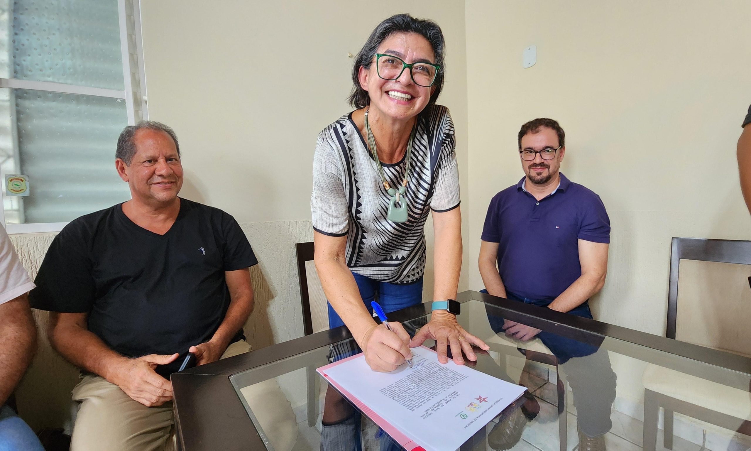 Sob a responsabilidade de construir um caminho para a esquerda do Acre ...